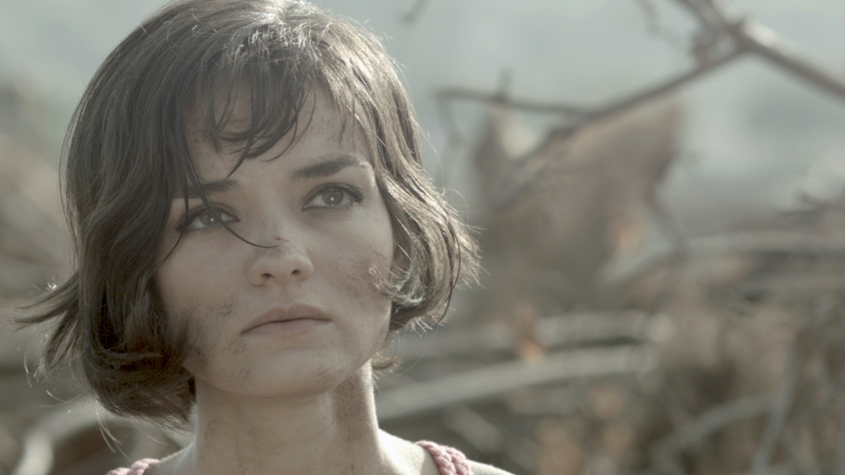 Jamie Bernadette, Craig Stark Star in End Times, Post-Apocalyptic Zombie Film | Trailer - VIMooZ