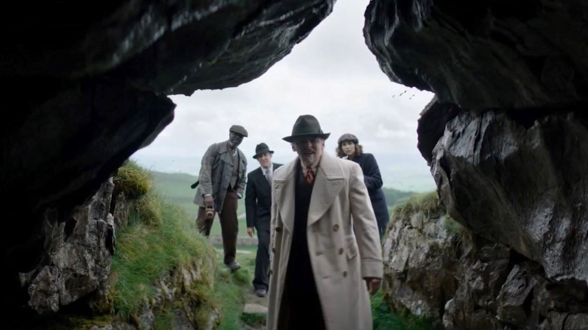 Nandor Fodor and The Talking Mongoose Trailer - Simon Pegg, Minnie ...