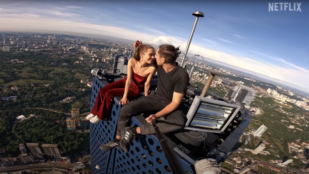 'Skywalkers: A Love Story' - Netflix Documentary Follows Russian Daredevil Couple | Trailer - VIMooZ